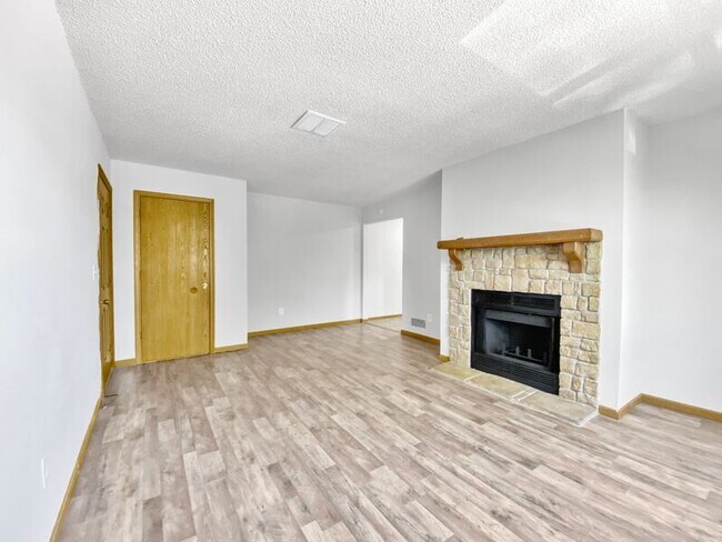 8710 NW 82 Terrace Unit Apt D - Condo for Rent in Kansas City, MO ...