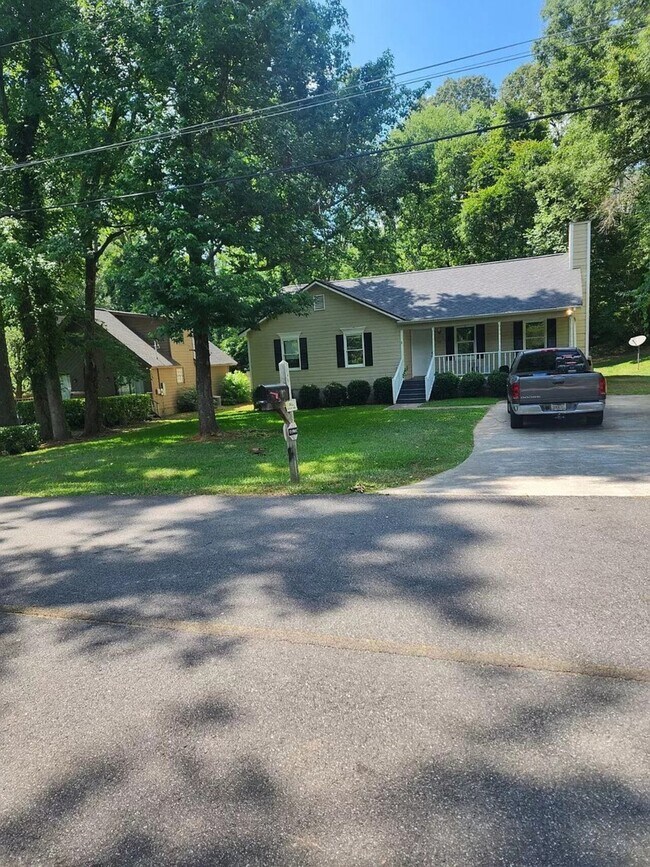 Sandy Beach House - House Rental in Macon-Bibb, GA | ForRent.com