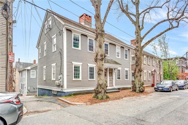 16 Arnold St Unit 2 - Apartment for Rent | Providence, RI | Starting at ...