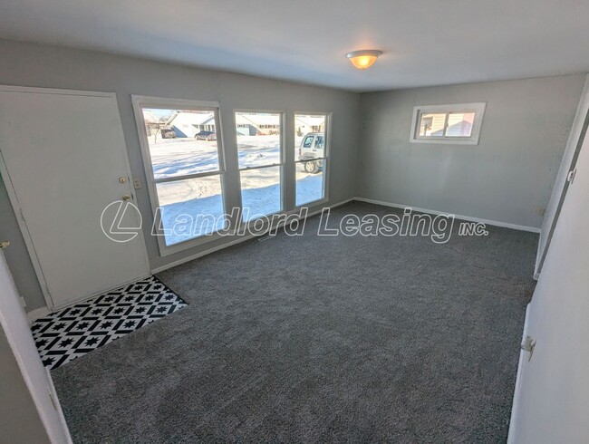 Updated 3-Bedroom Homewood Ranch with Garage Off-Campus Housing, Lorain, OH