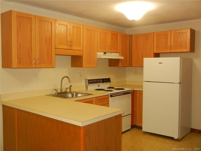 65 Old Rte 79 Condo Unit 13 - Condo for Rent in Madison, CT | ForRent.com