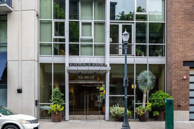 Park Place Luxury Living in the Heart of t... - House Rental in ...