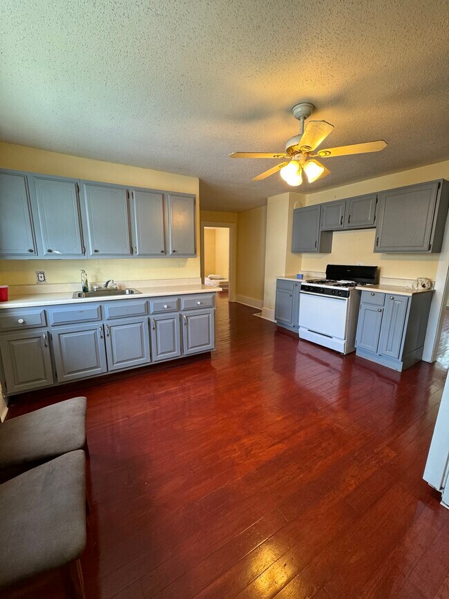 511 Roberts St Unit Second floor - Utica, NY | ForRent.com