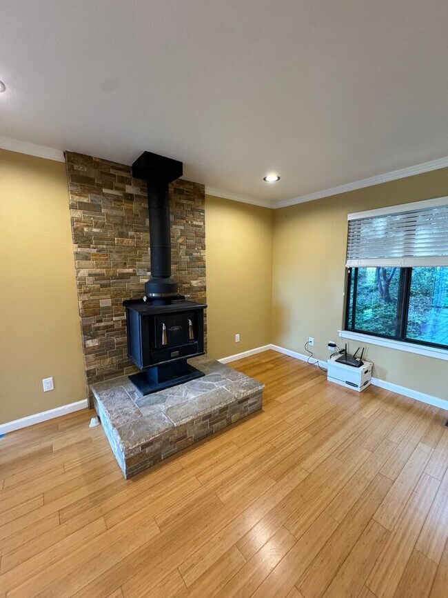 Cutest cottage in the woods but easy commu... - House Rental in ...