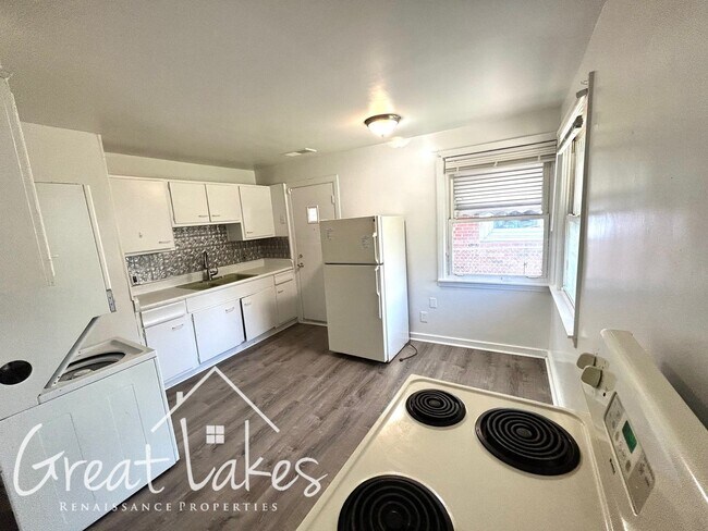 Roomy 2 bedroom /1 bathroom Ranch-style ho... House - House Rental in ...