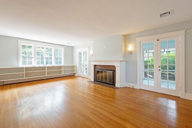 4BR 3.5 BA Chevy Chase Gem is Move-in Read... - House Rental in ...