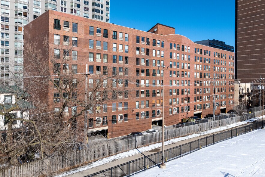 Gordon Terrace Condominiums | Chicago, IL | ForRent.com
