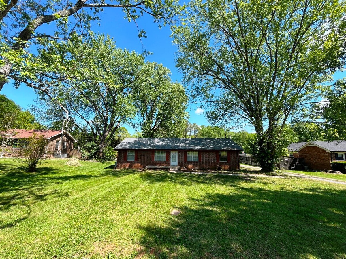 Coming Soon! Cute ranch style home in grea... - House Rental in ...