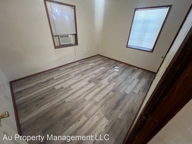 2 br, 1 bath House - 2806 DUNCAN UNIT B Rental - House Rental in ...