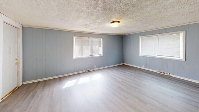 Now Available! Small cape code on a corner... House - House Rental in ...