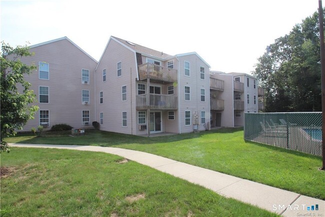 113 Heather Ridge Unit 113 Off-Campus Housing, Shelton, CT