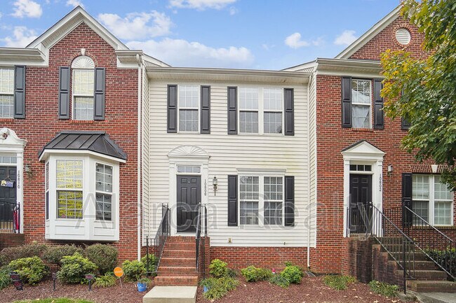 10806 Garden Oaks Ln - Townhome Rental in Charlotte NC | ForRent.com
