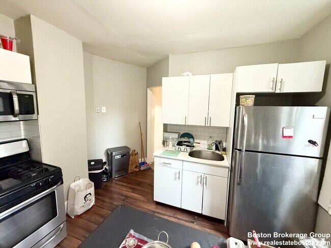 5 Weld Ave Unit #1 Off-Campus Housing, Boston, MA