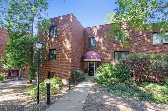 1577 N Colonial Terrace Apartment - Arlington, VA | ForRent.com