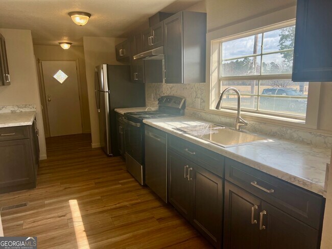 10084 Griffin Ferry Rd - House Rental in Metter, GA | ForRent.com