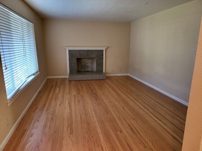 Beautiful single story home located in Tar... - House Rental in San ...