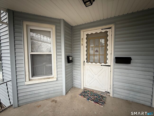 113 Trowbridge Pl Off-Campus Housing, Naugatuck, CT