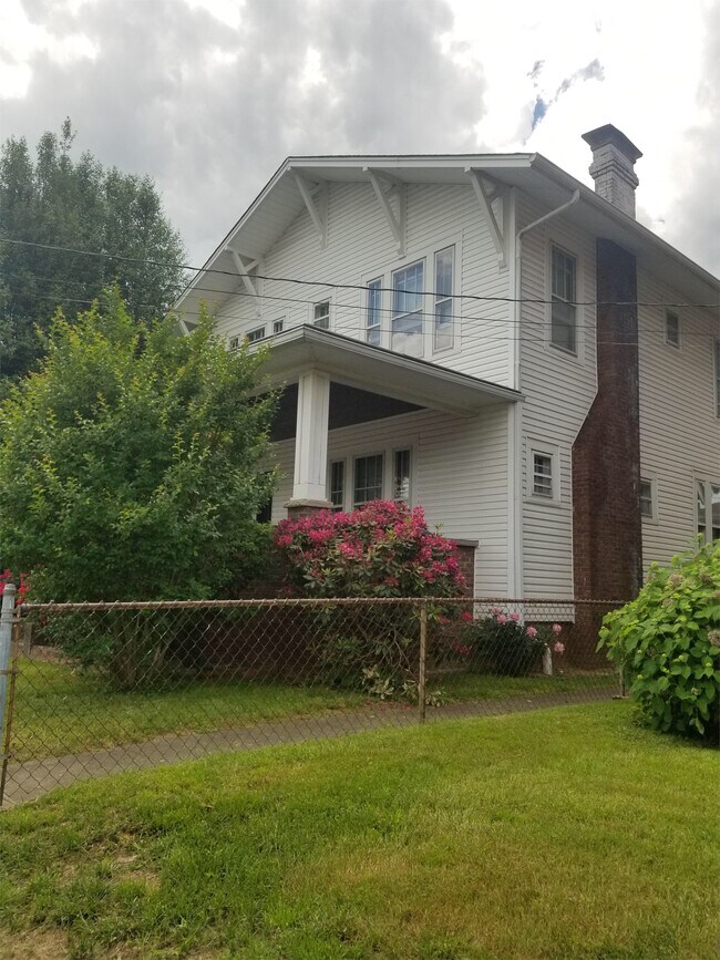 509 Maxwell St - House Rental in Charleston, WV | ForRent.com
