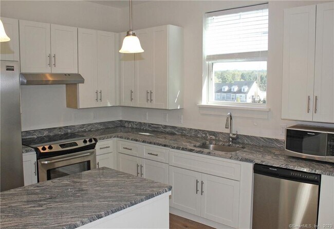 398B Federal Rd Unit 405 - Brookfield, CT | ForRent.com