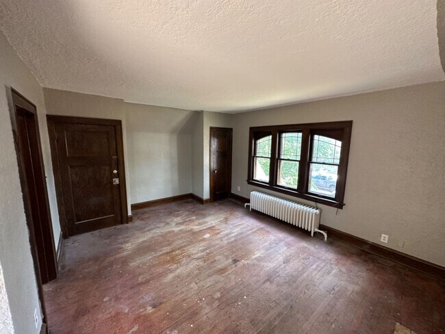3165 N 52nd st duplex Unit 3167 (Upper) - Milwaukee, WI | ForRent.com