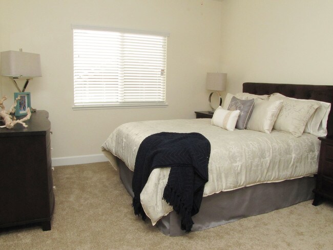 The Oaks at Hackberry Apartments - Sacramento, CA | ForRent.com