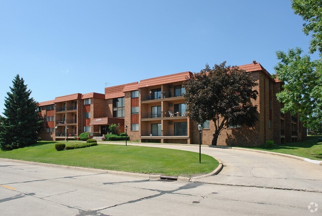 Parklawn Manor Off-Campus Housing, Edina, MN