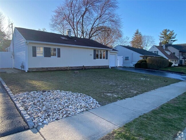 Long Island University-CW Post Campus Off-Campus Housing & Apartments ...