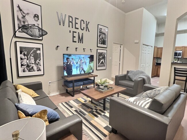 Centre Suites I Apartments Off-Campus Housing, Lubbock, TX