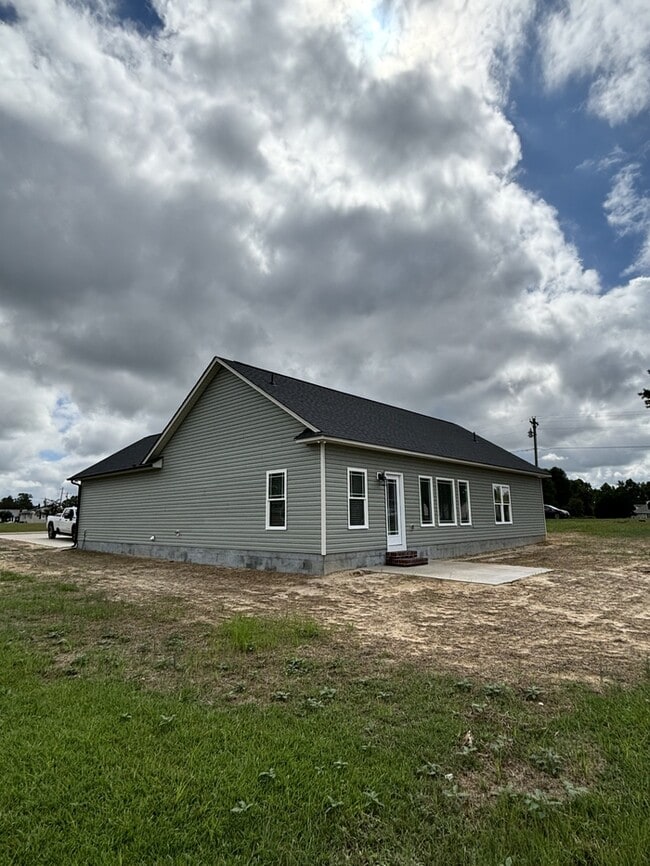 25 Budd Godwin Ln Off-Campus Housing, Dunn, NC