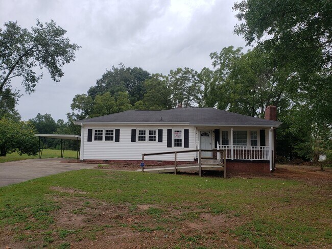 2291 N Highway 101 House - House Rental in Greer, SC | ForRent.com