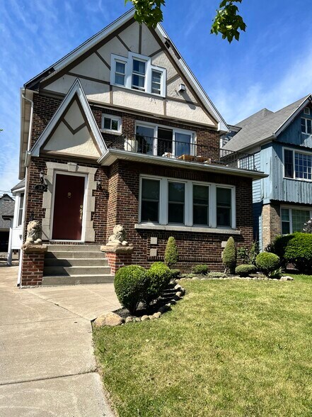 18 Delham Ave Unit Lower - Apartment for Rent | Buffalo, NY | Starting ...