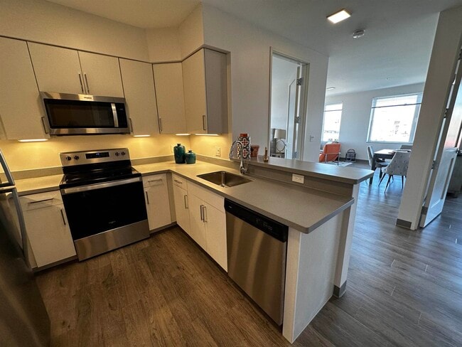 409 Elm St Unit 609 Off-Campus Housing, Manchester, NH