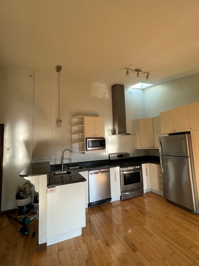 925 N Calvert St Apartments Unit 3R - Baltimore, MD | ForRent.com