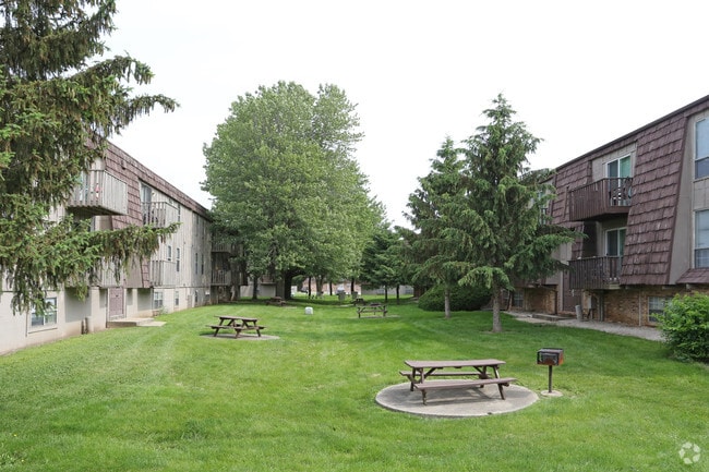 Woodcrest Apartment Homes For Rent in Decatur, IL | ForRent.com