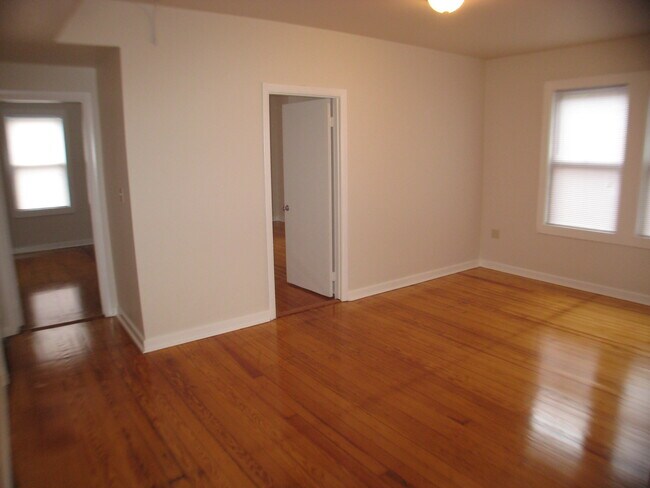 Renovated 2BR Near Cass Park Apartment Unit 2R - Woonsocket, RI ...