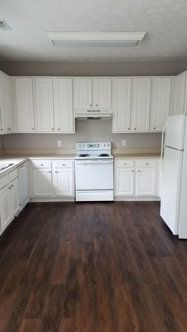 AUTUMN RIDGE TOWN-HOMES---Coming Soon- Townhome en Alquiler en ...