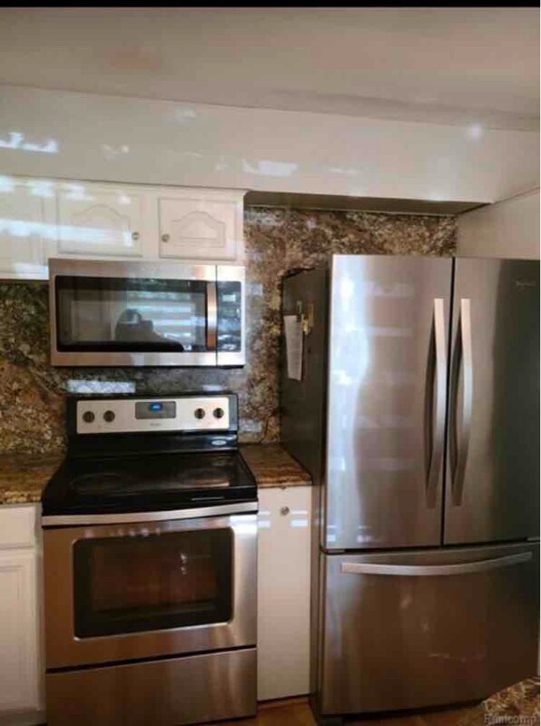 28290 Inkster Rd Rental Para alquiler en Southfield, MI | ForRent.com