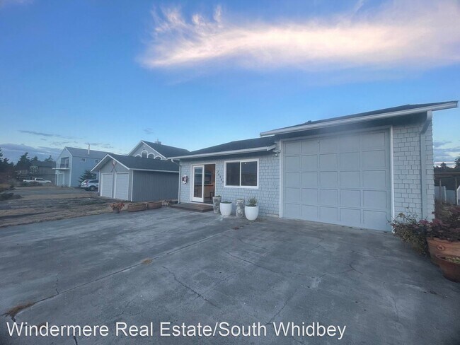 2 br, 1 bath House - 7404 Maxwelton Rd #B - House Rental in Clinton, WA ...