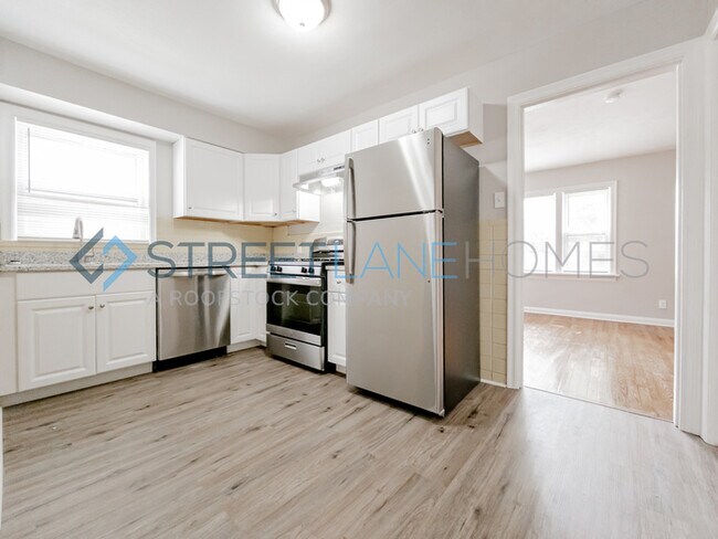NOW OFFERING HALF OFF THE FIRST FULL MONTH... - House Rental in ...
