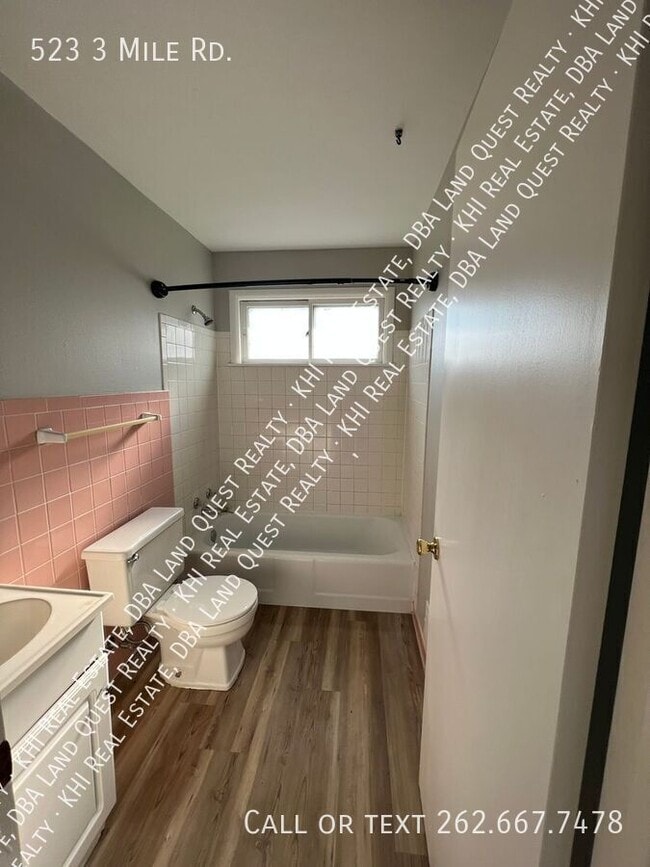 523 3 Mile Rd Off-Campus Housing, Racine, WI