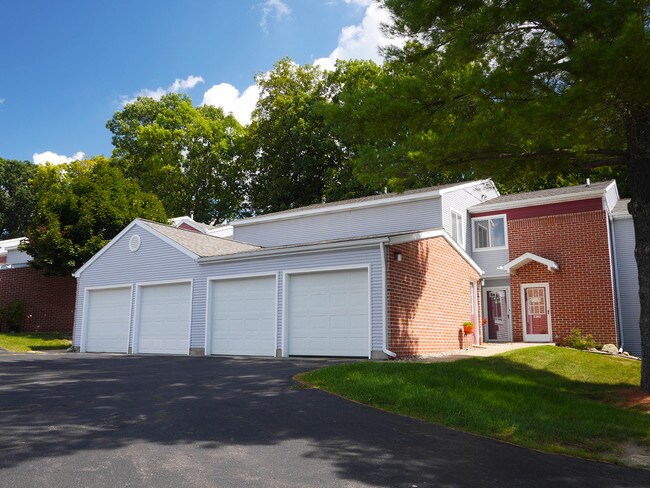 Cascade Ridge Apartments - Jackson, MI | ForRent.com