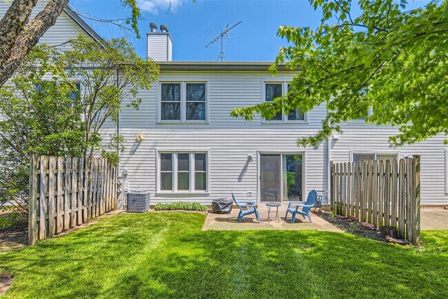 1514 Hazelwood Ct - Townhome Rental in Gurnee IL | ForRent.com