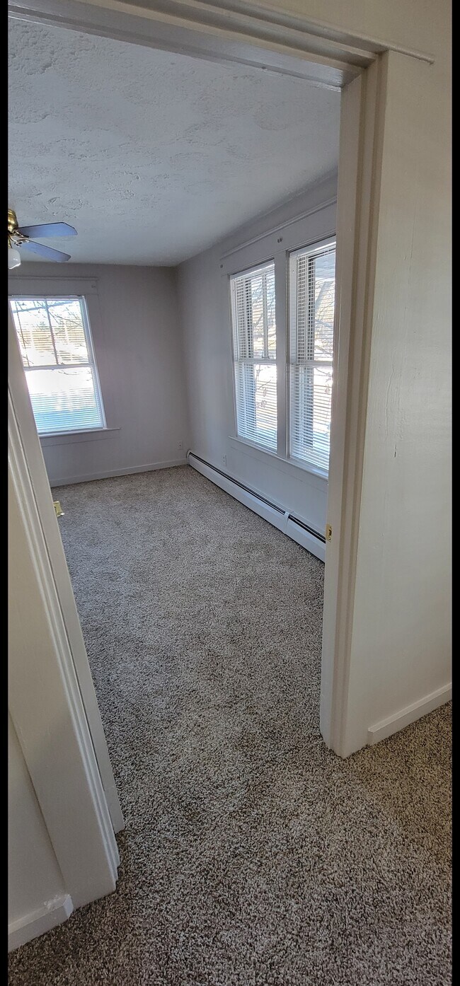 6 School St Unit 6 a school st Off-Campus Housing, Hudson, NH