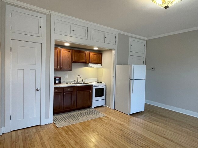 417 Shelden Ave Apartments Unit #D - Houghton, MI | ForRent.com