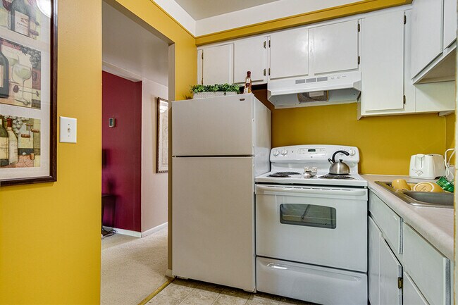 Hidden Tree Apartments and Townhomes For Rent in East Lansing, MI ...