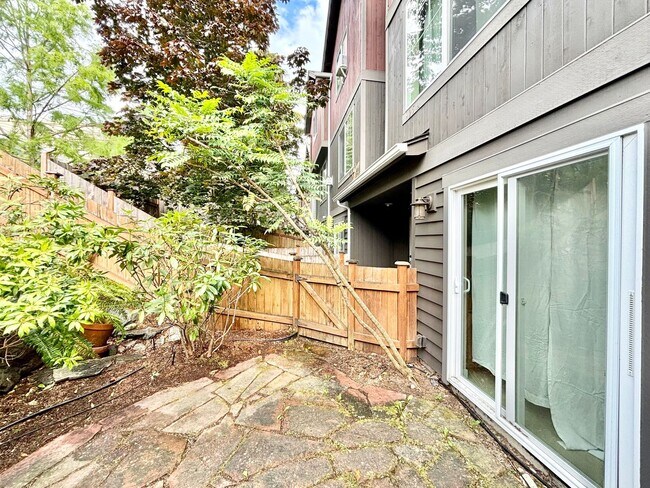 Stunning Tri-Level Townhome in Seattle’s V... - Townhome Rental in ...