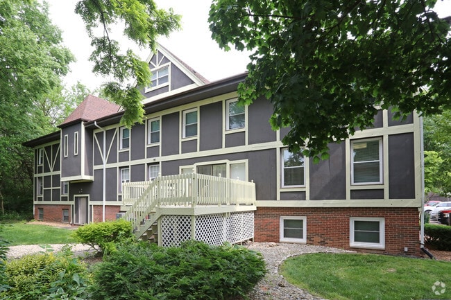 Woodcrest Apartment Homes For Rent in Decatur, IL | ForRent.com