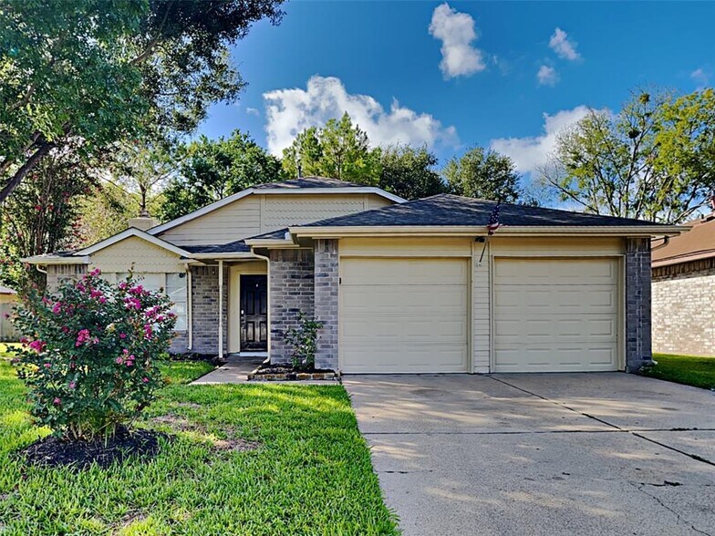 15215 Cedar Ridge Dr - House for Rent in Houston, TX | ForRent.com