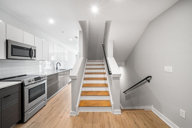 Luxury Multifamily Building w/ High End Fi... Apartment Unit 3 ...