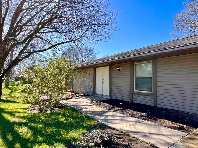 6827 Azalea Dr House - House Rental in Indianapolis, IN | ForRent.com